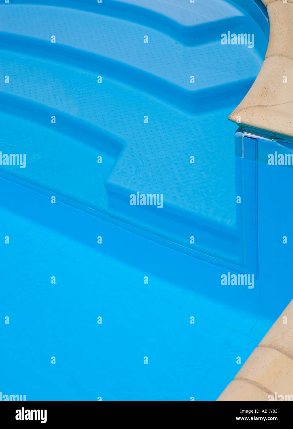STEPS LEADING INTO A SWIMMING POOL Stock Photo - Alamy