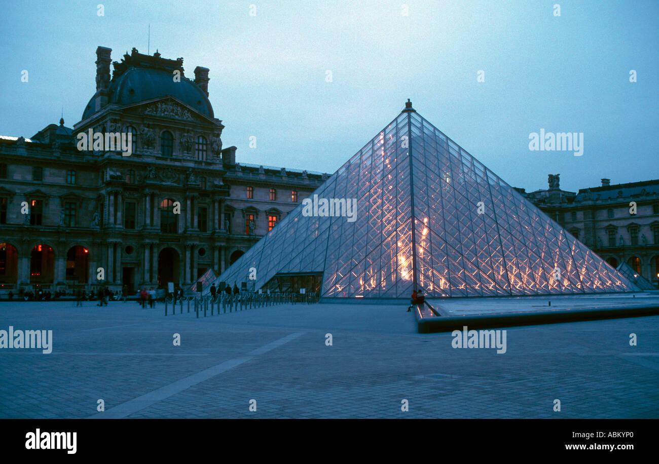 Musee du Louvre at dusk Stock Photo - Alamy