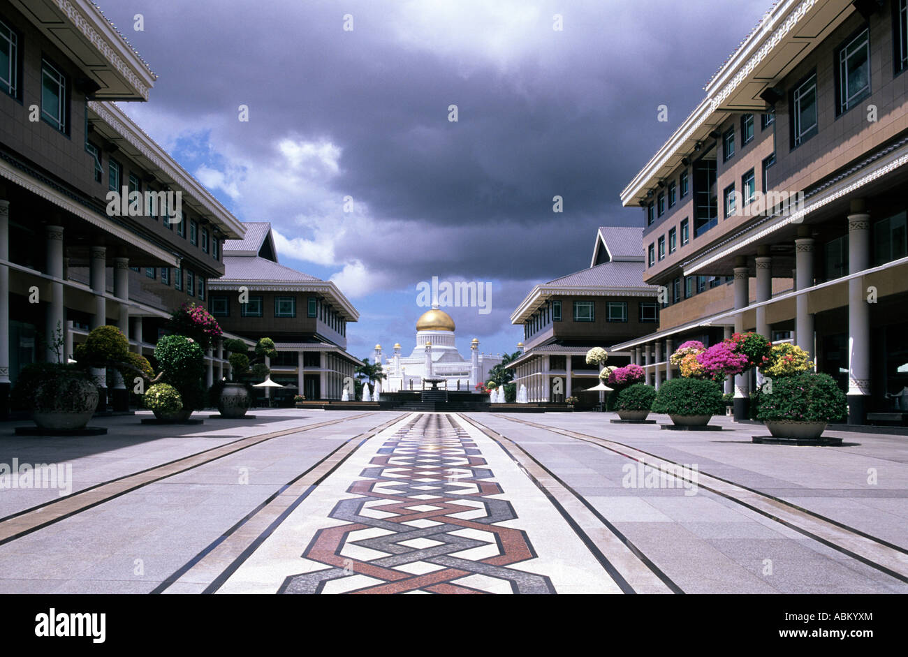 The Sultan Omar Ali Saifuddien Mosque seen through the Yayasan shopping ...