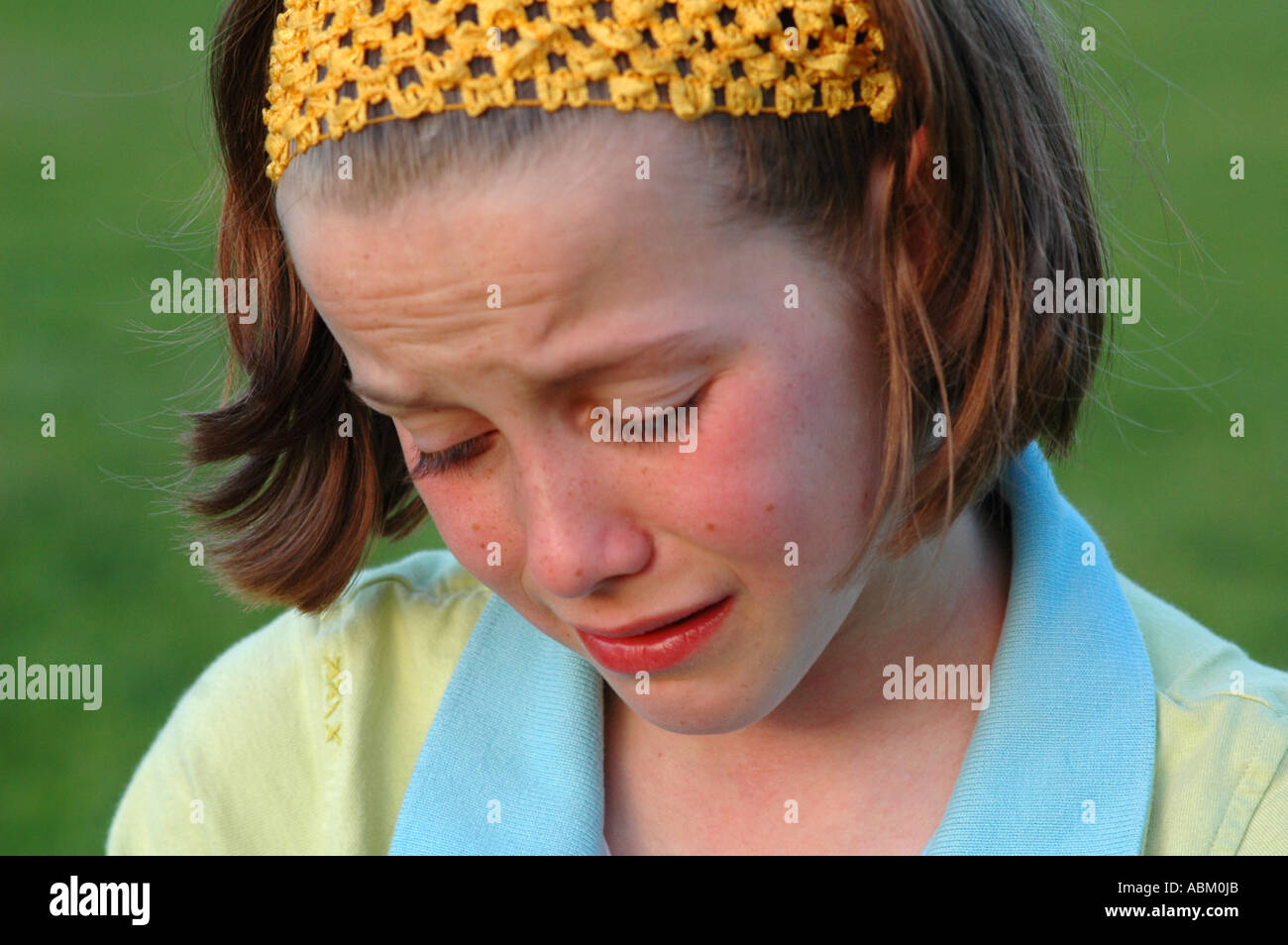 portrait of young girl crying Stock Photo - Alamy