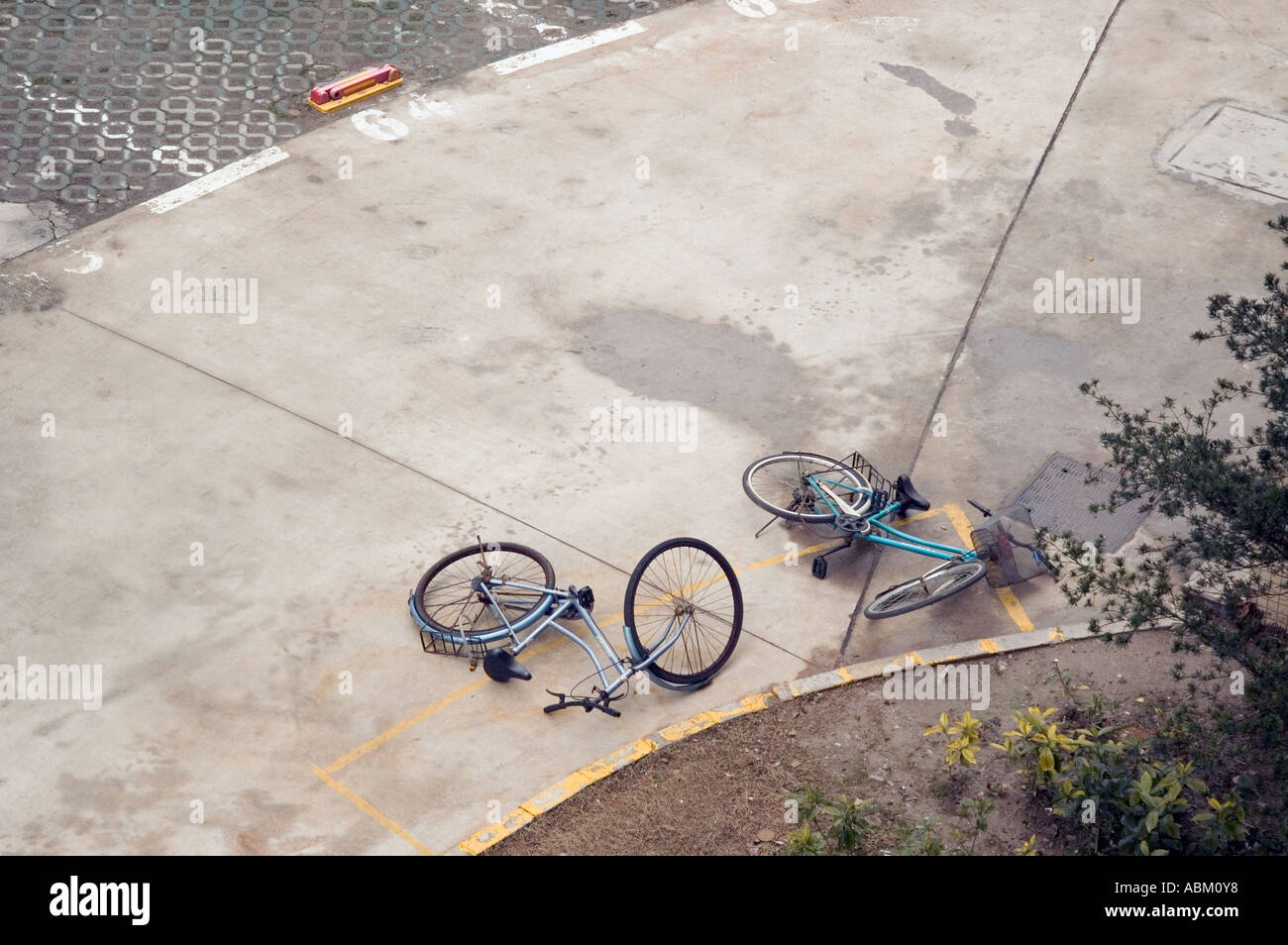 Two bicycles alone hi-res stock photography and images - Alamy