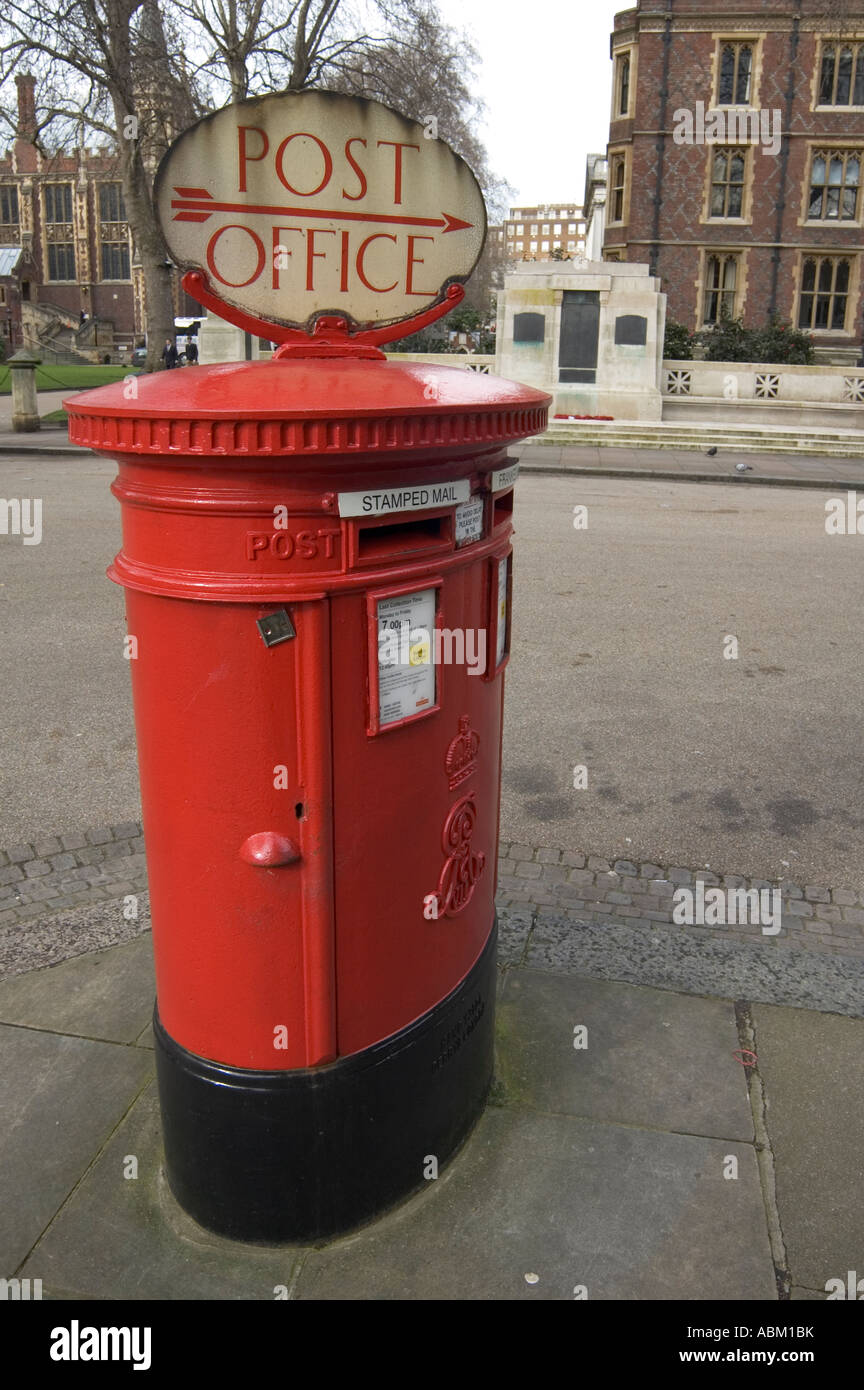 Red london post box hi-res stock photography and images - Alamy