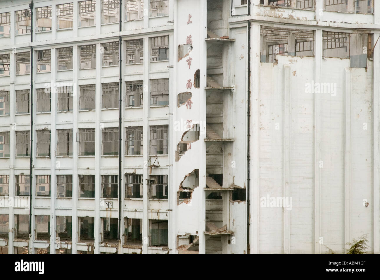 Shanghai demolished buildings china hi-res stock photography and images ...