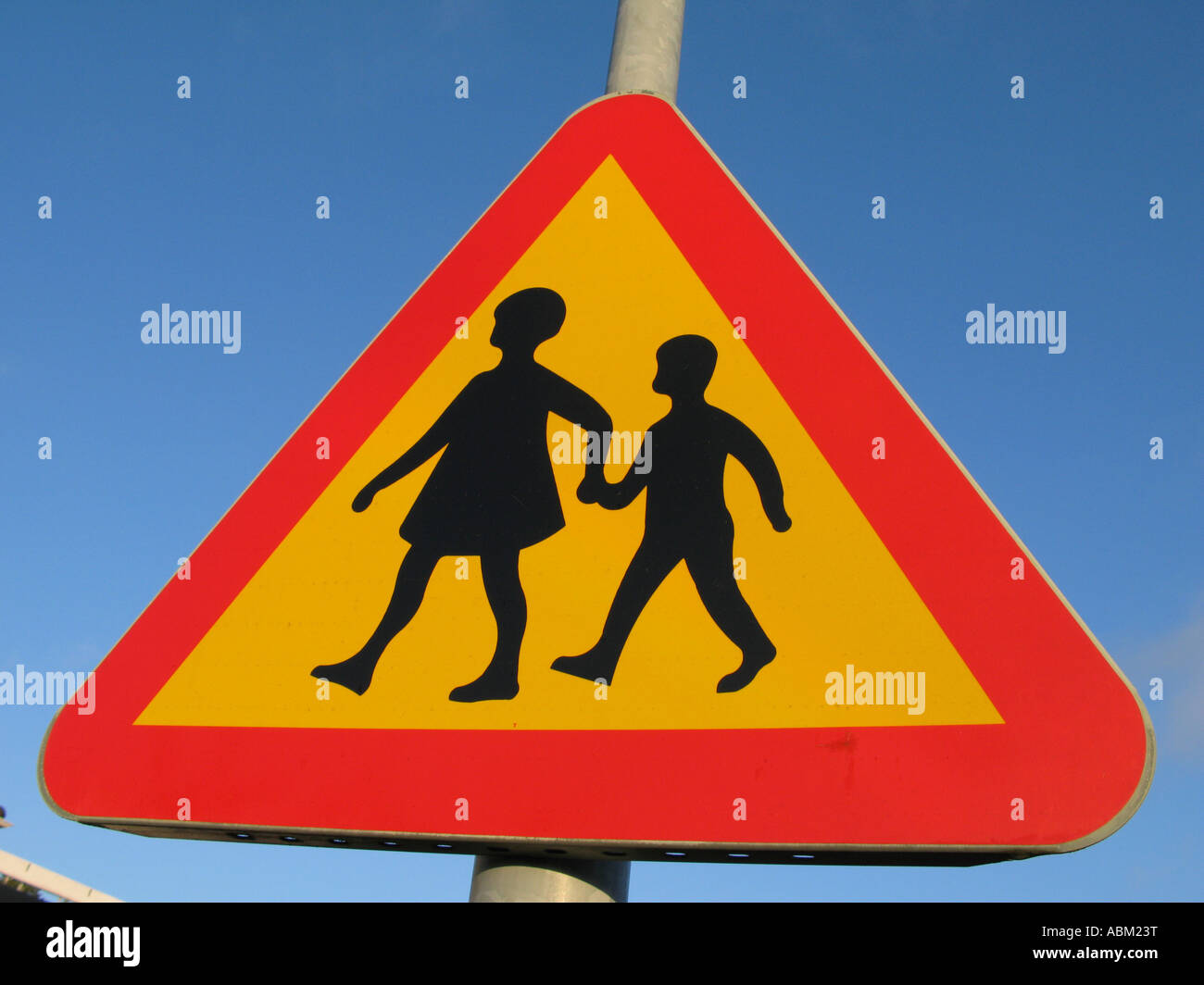 Sign. Children crossing Stock Photo - Alamy