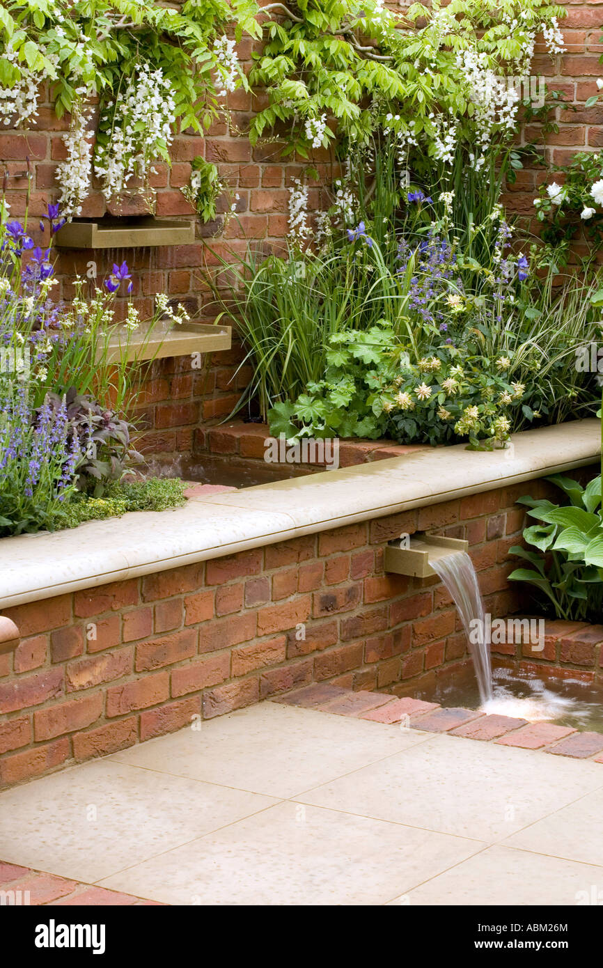 Chelsea flower show wall water feature hi-res stock photography and ...
