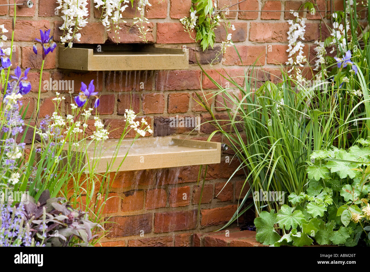 Chelsea flower show wall water feature hi-res stock photography and ...