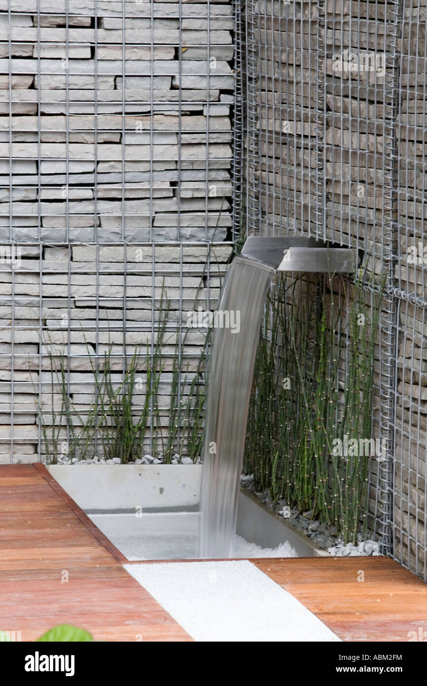 Chelsea flower show wall water feature hi-res stock photography and ...