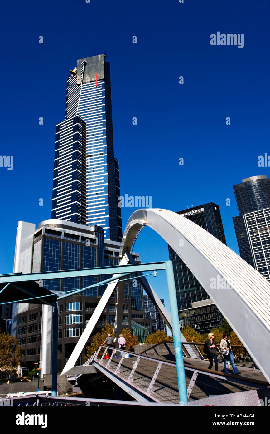 Melbourne Cityscape / The Yarra Footbridge and the Southbank ...