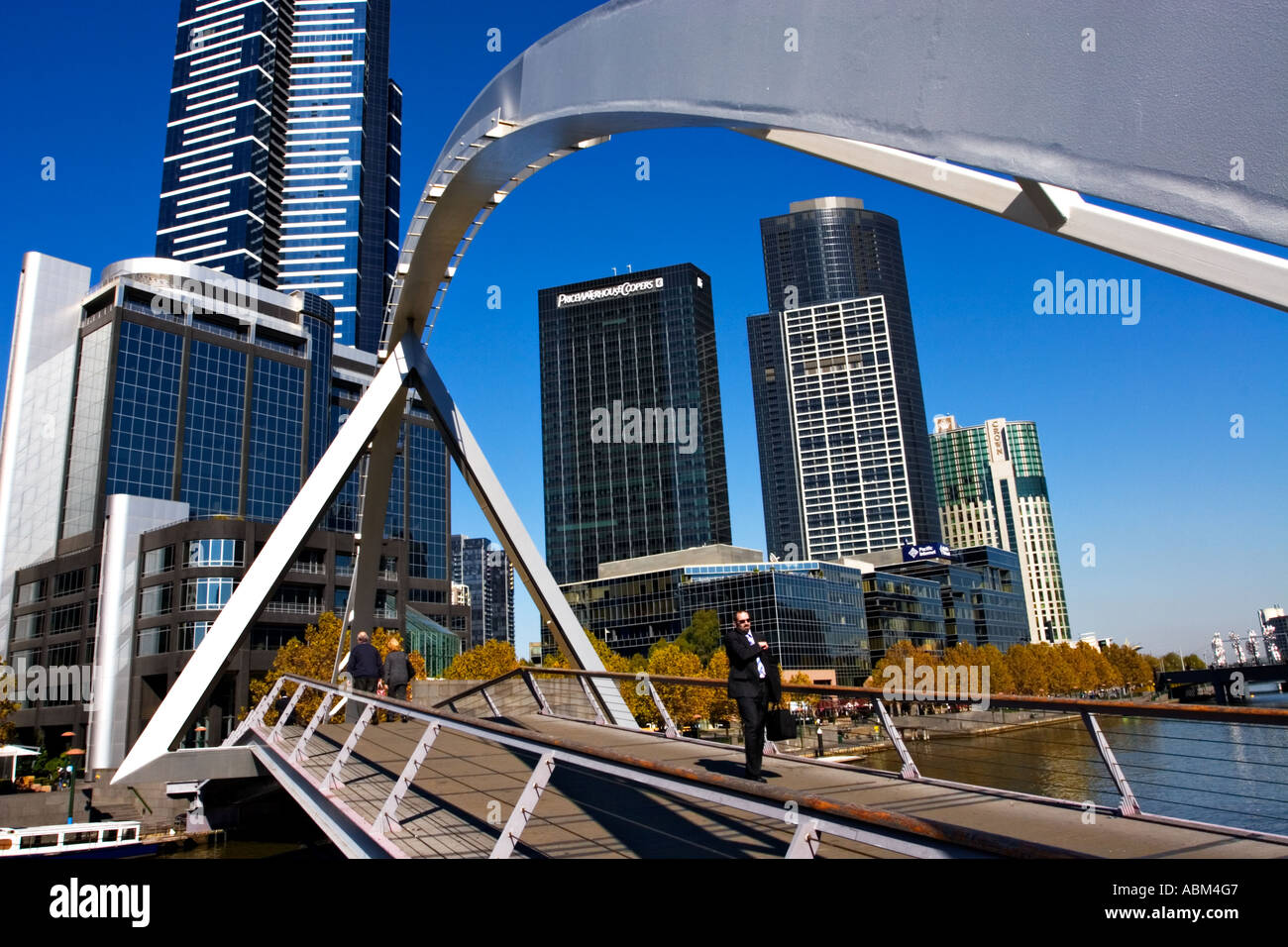 Melbourne Cityscape / The Yarra Footbridge and the Southbank ...