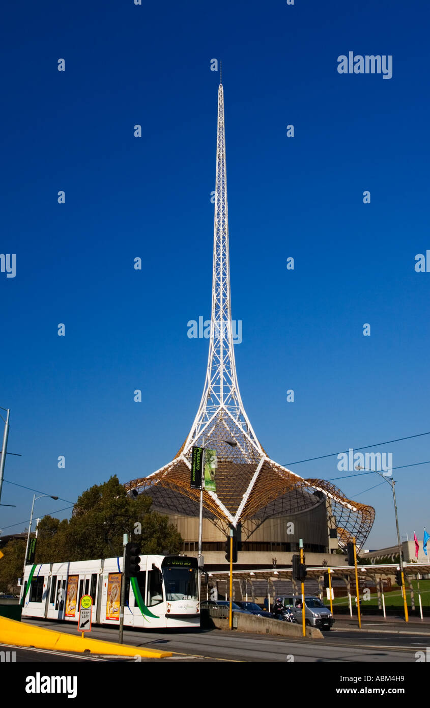 Melbourne Cityscape / The "Melbourne Arts Centre" and its landmark ...