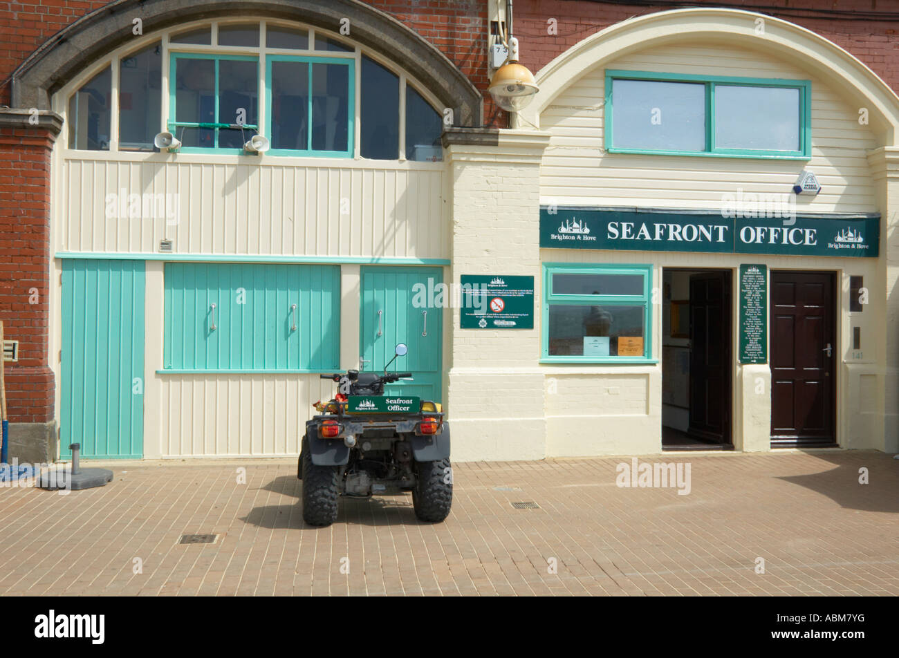 Office beach brighton hi-res stock photography and images - Alamy