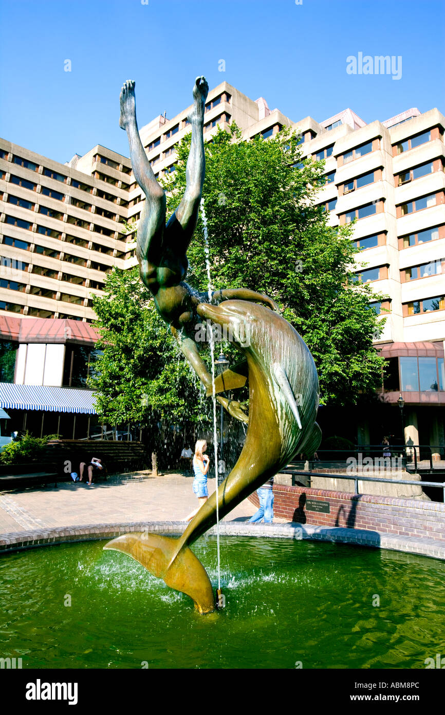 "Girl with Dolphin", Sculpture by David Wynne 1973. Near Tower Bridge ...