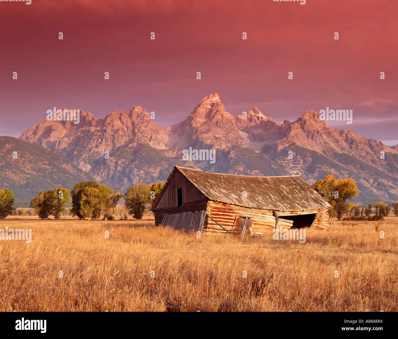 USA WYOMING GRAND TETON NATIONAL PARK CABIN SUNSET Stock Photo - Alamy
