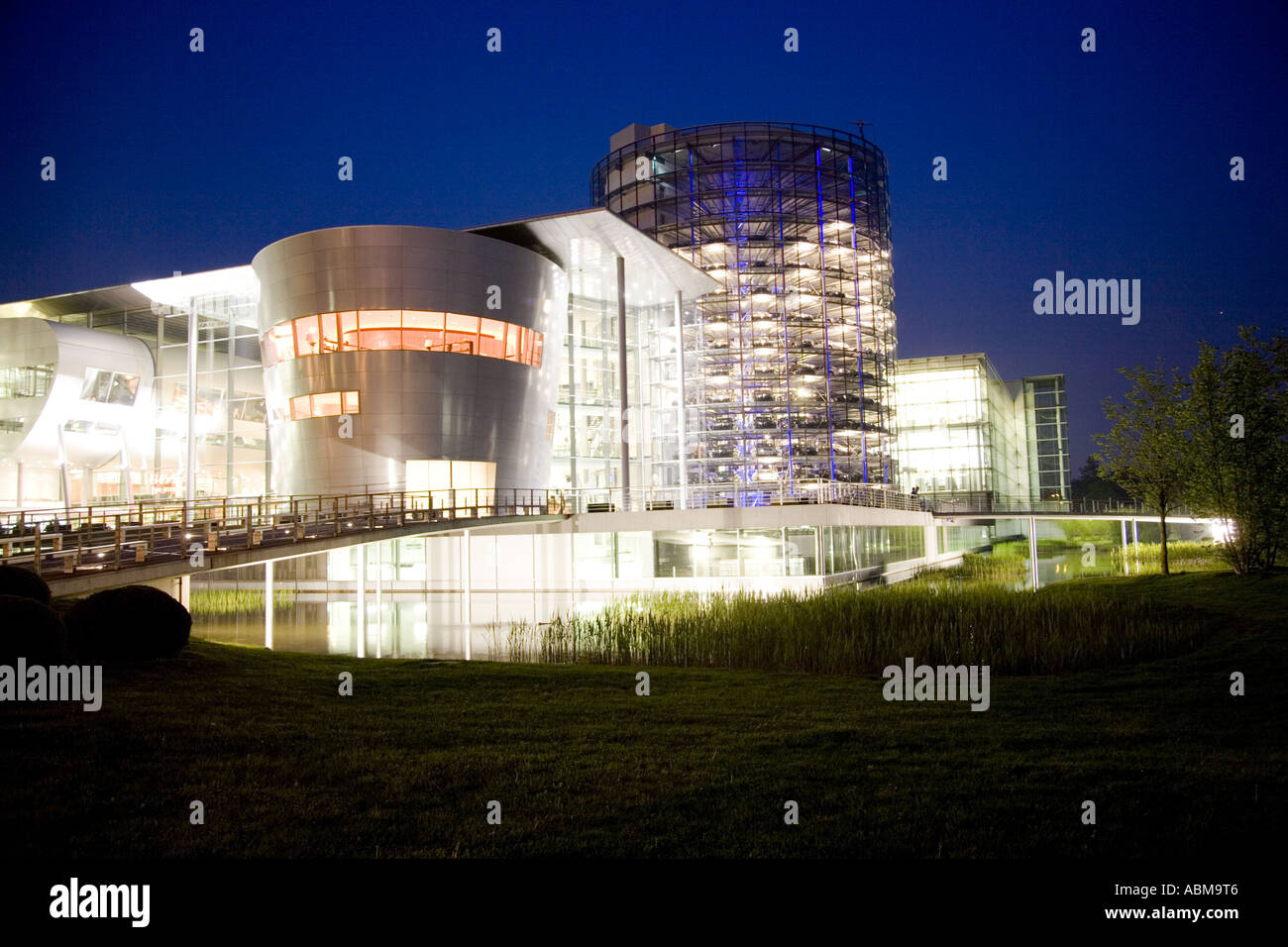 VW Volkswagen Plant, Dresden, Germany Illuminated Stock Photo - Alamy