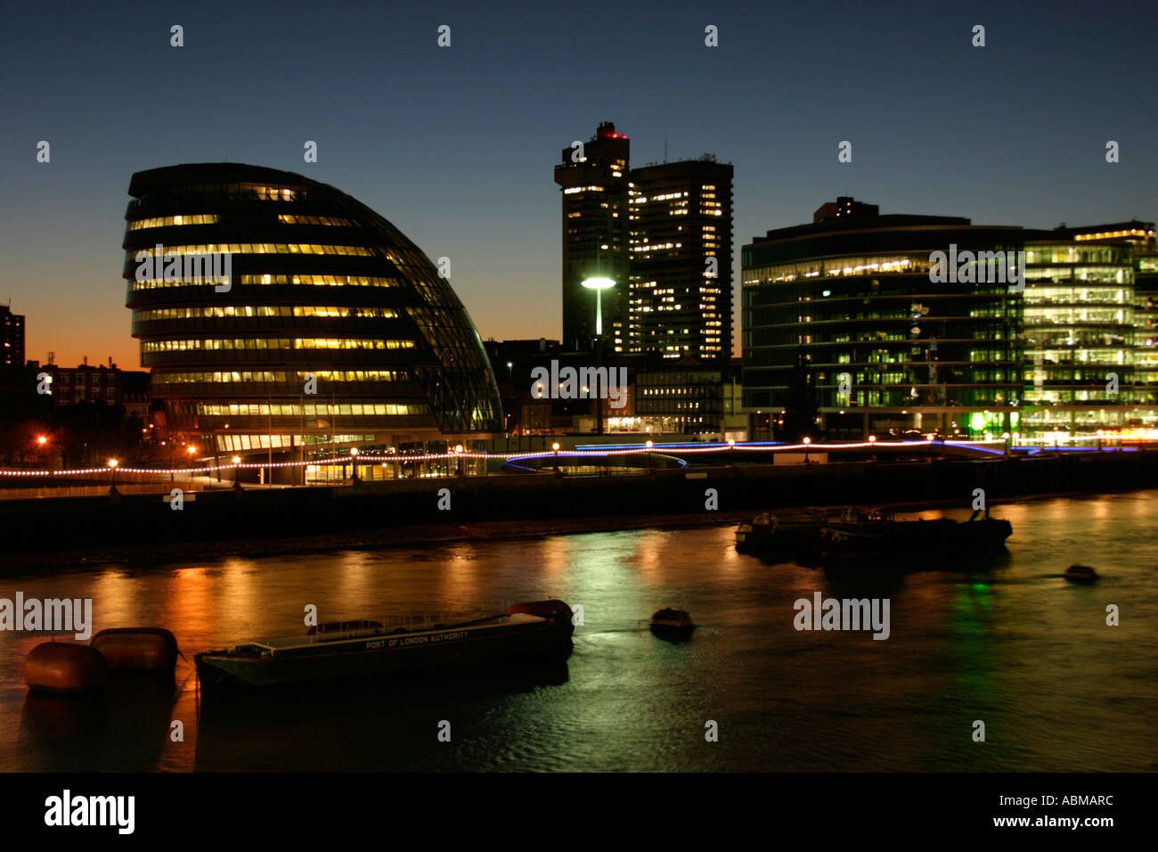 city hall ken livingstone headquarters city of london dusk river thames ...