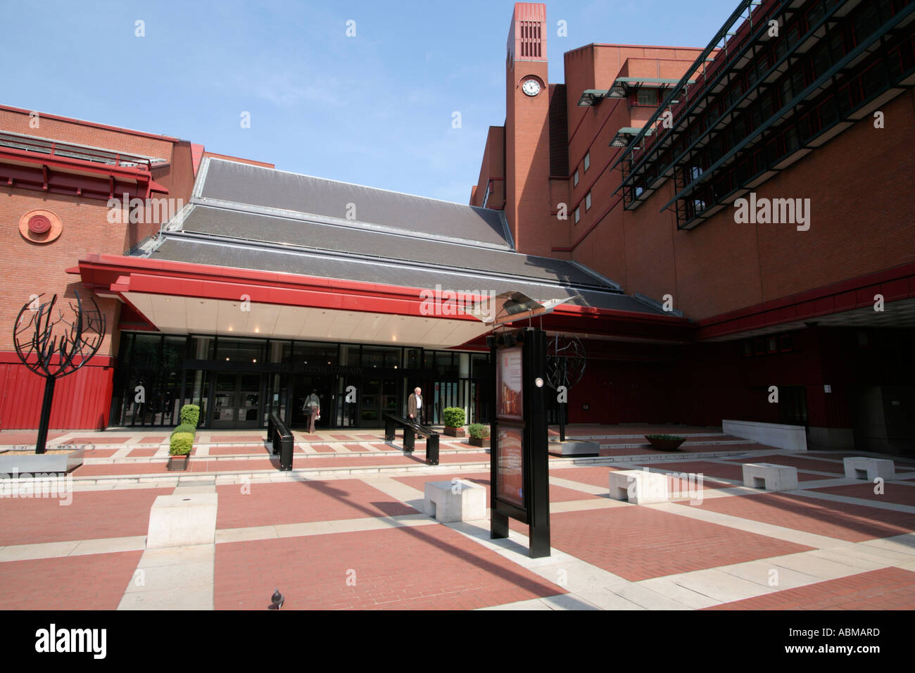 british library courtyard and main entrance city of london england ...