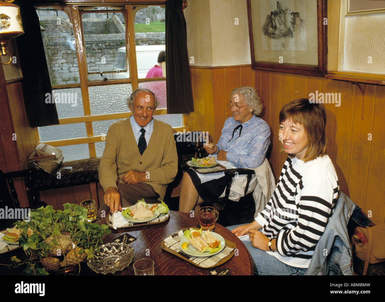 1980s bar uk hi-res stock photography and images - Alamy