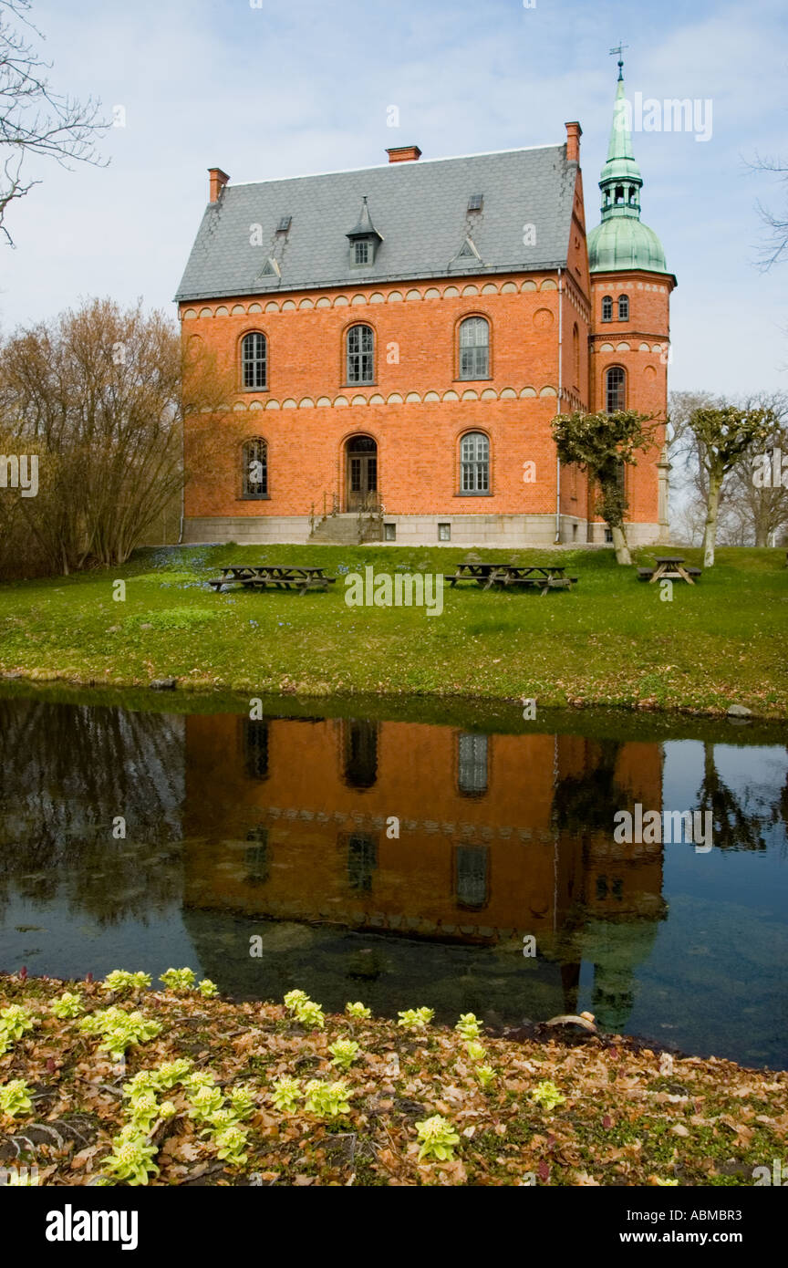 Red brick manor house hi-res stock photography and images - Alamy