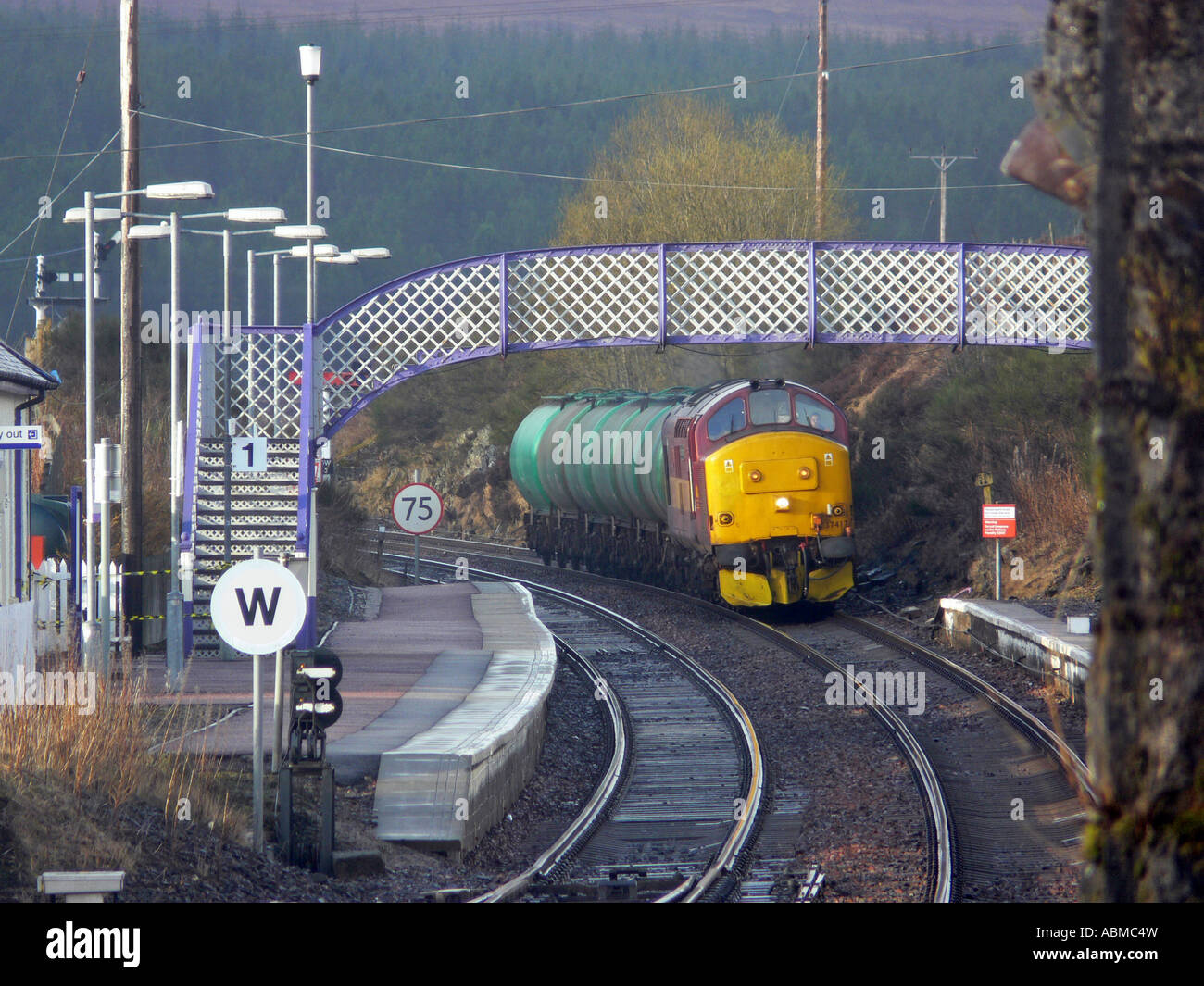 Dalwhinnie railway station hi-res stock photography and images - Alamy