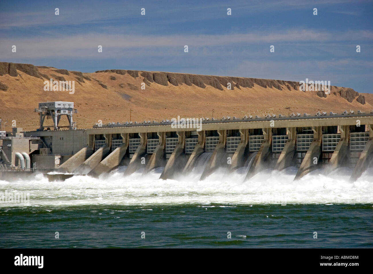 McNary Dam spans the Columbia River between Washington and Oregon at Umatilla Oregon Stock Photo ...