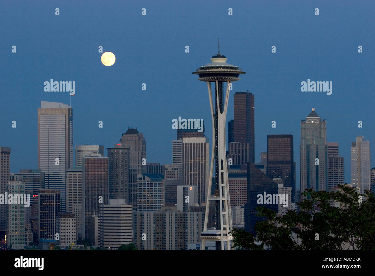 Full moon over the city of Seattle Washington Stock Photo - Alamy