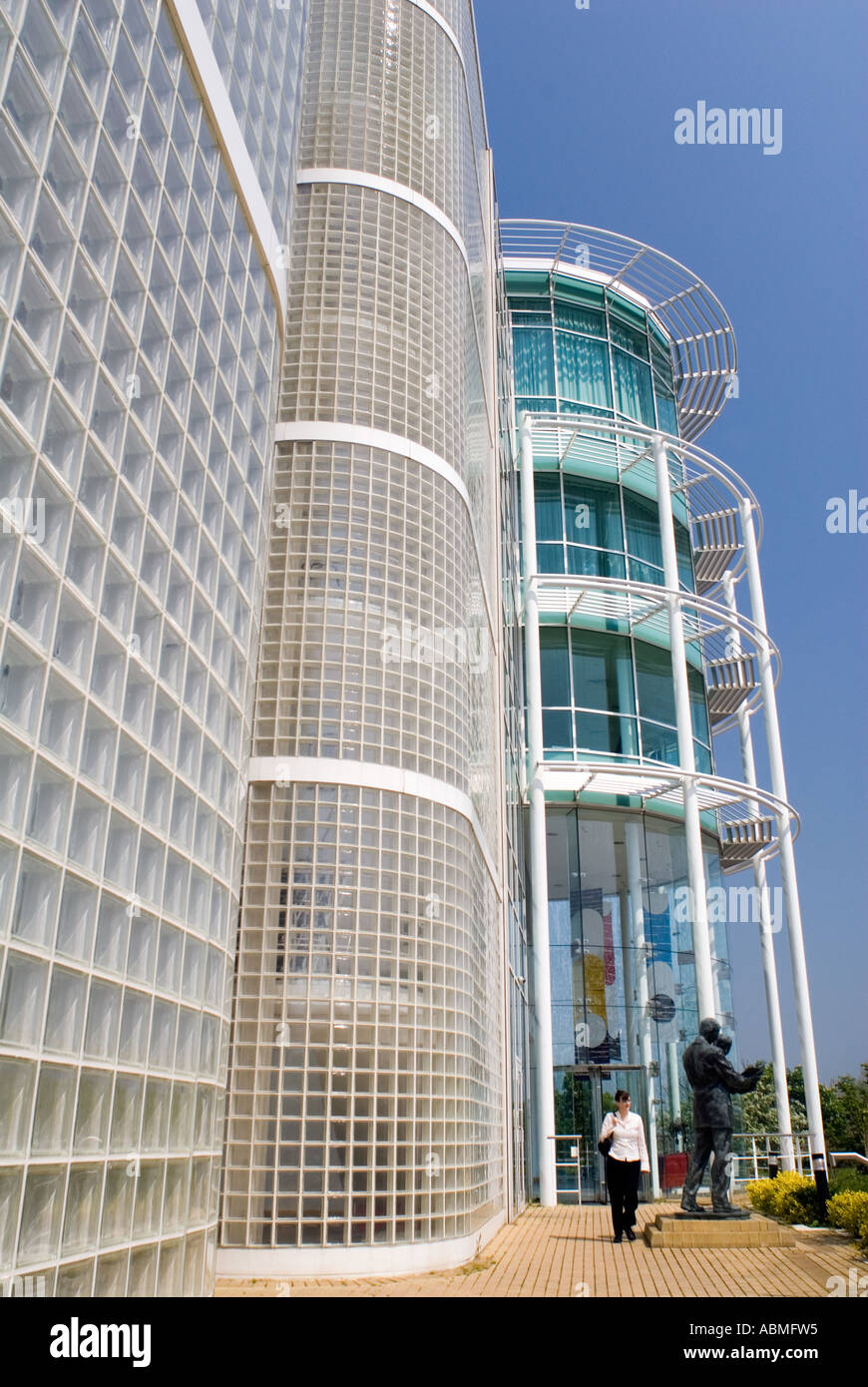 Central Milton Keynes, the Centre MK city shopping business Center ...