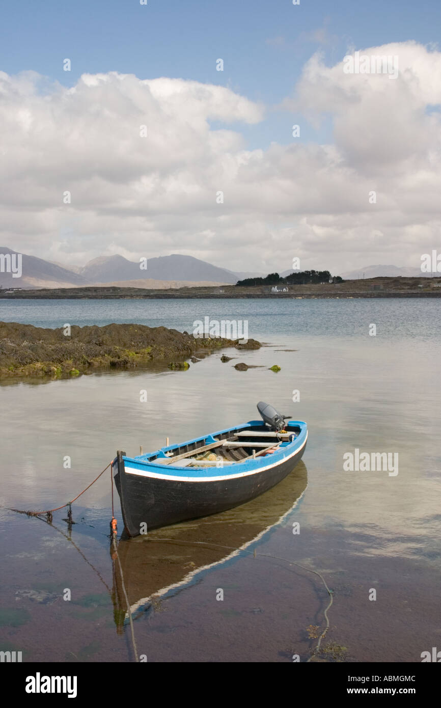 Currach, Roundstone, Connemara, Ireland Stock Photo - Alamy