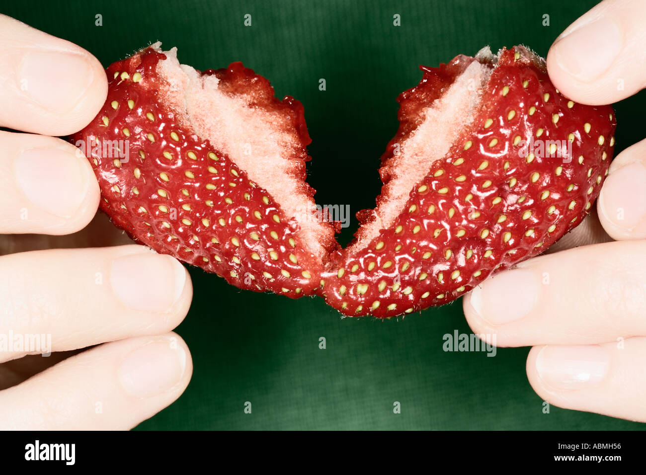 Fingers apart hi-res stock photography and images - Alamy