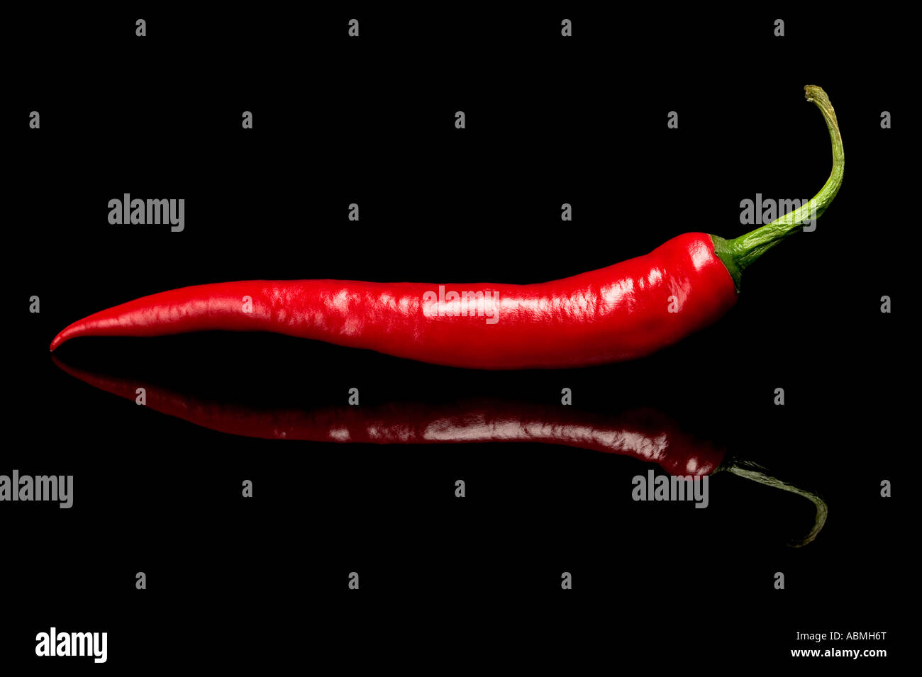 Single red chilli pepper hi-res stock photography and images - Alamy