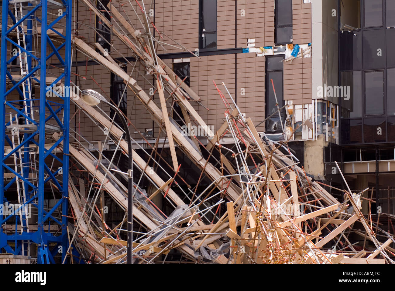 Scaffolding collapse hi-res stock photography and images - Alamy