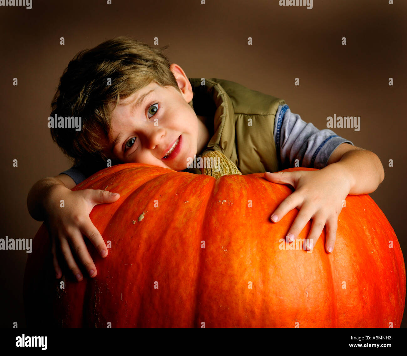 young boy in hugging of his prize pumpkin Stock Photo - Alamy