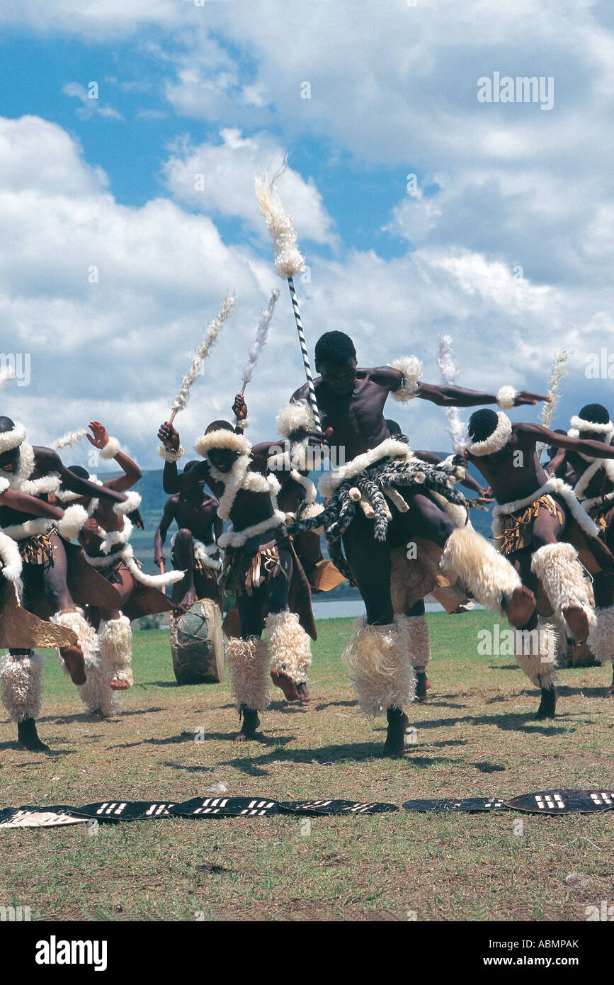 Zulu dance hi-res stock photography and images - Alamy