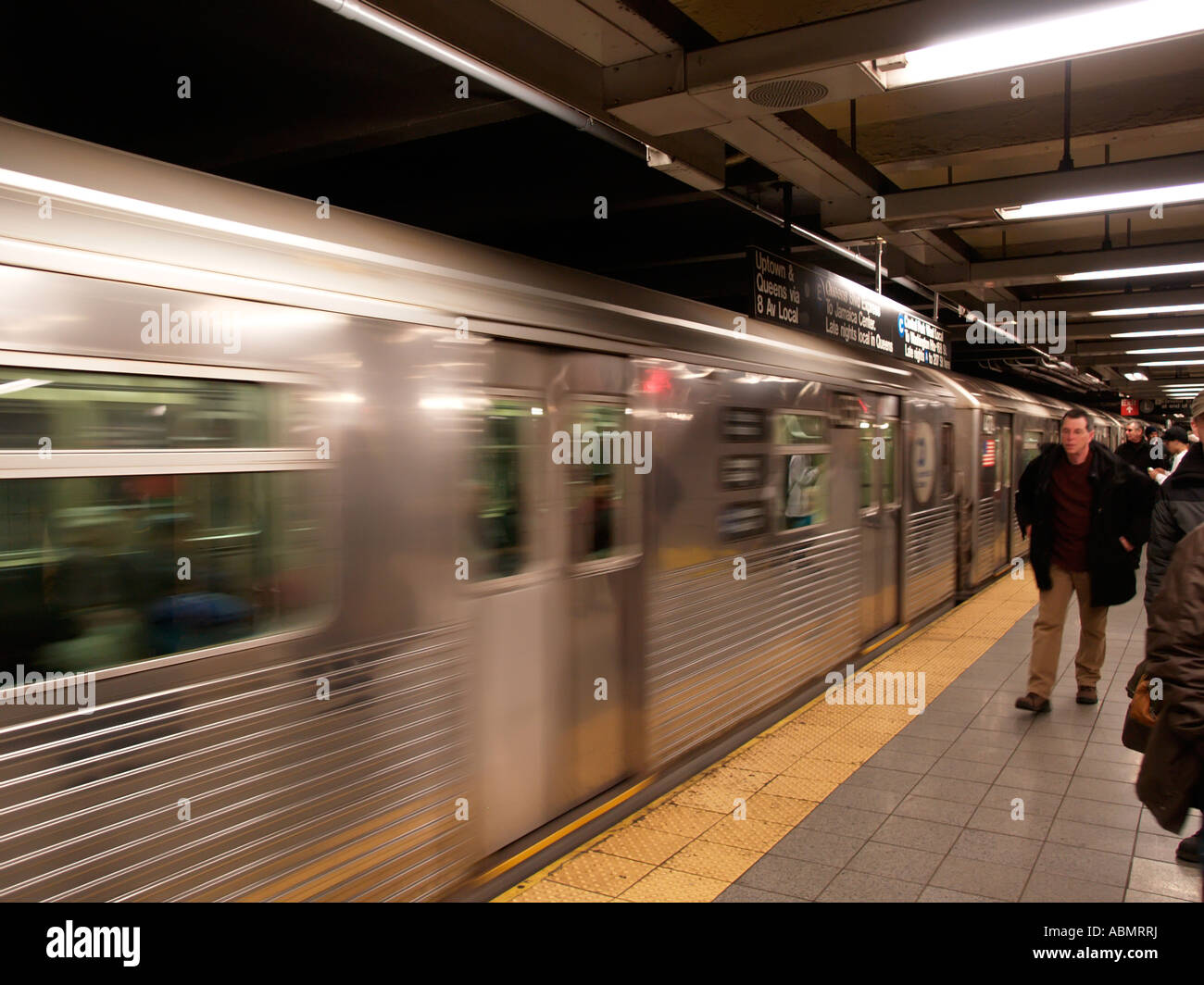 New york subway train arriving hi-res stock photography and images - Alamy