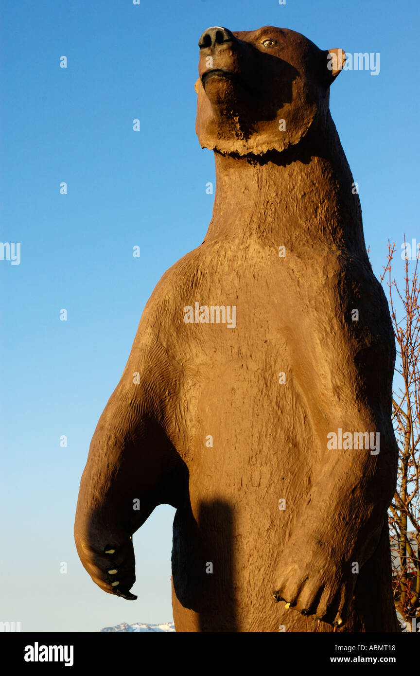 Alaska, Statue of Kodiak bear Stock Photo - Alamy