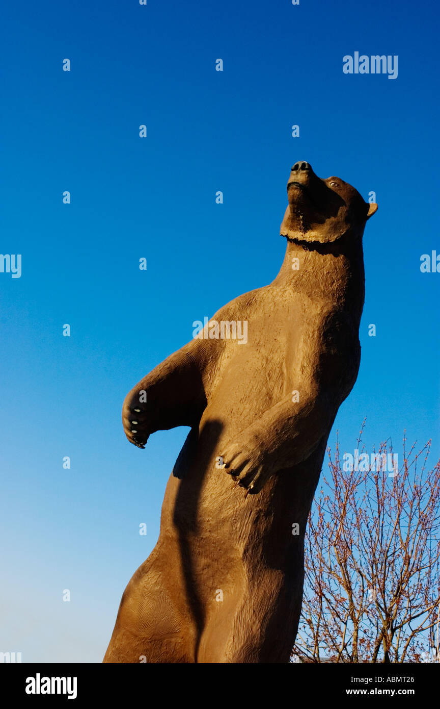 Alaska, Statue of Kodiak bear Stock Photo - Alamy