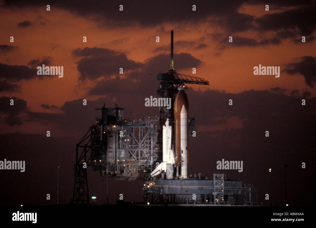 Space shuttle on launch pad hi-res stock photography and images - Alamy