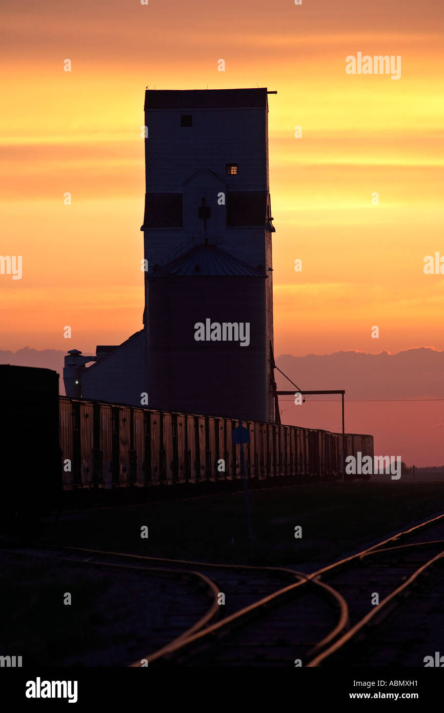 Set sun lighting clouds behind the Tuxford grain elevator in scenic ...
