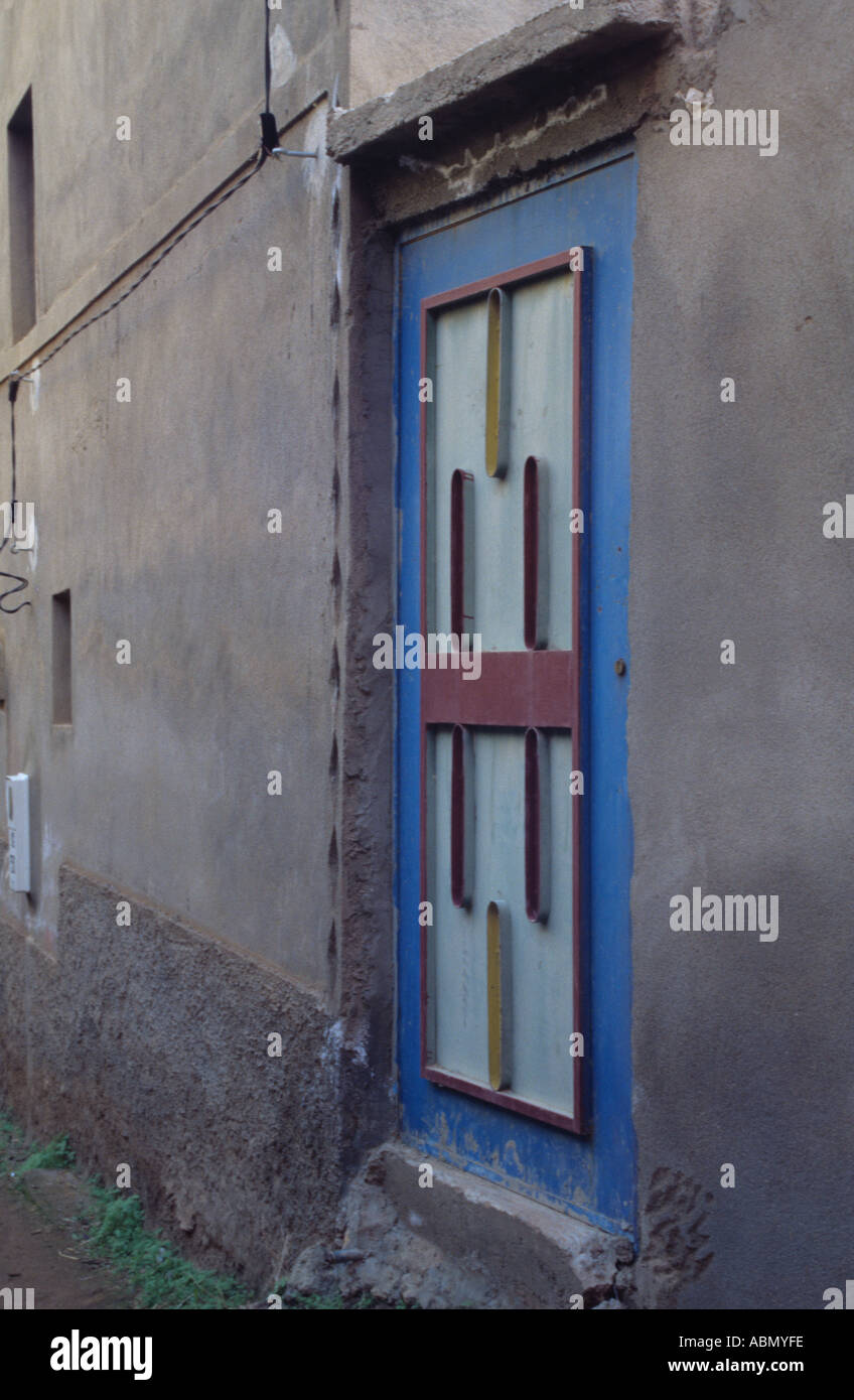 Door geometric hi-res stock photography and images - Alamy