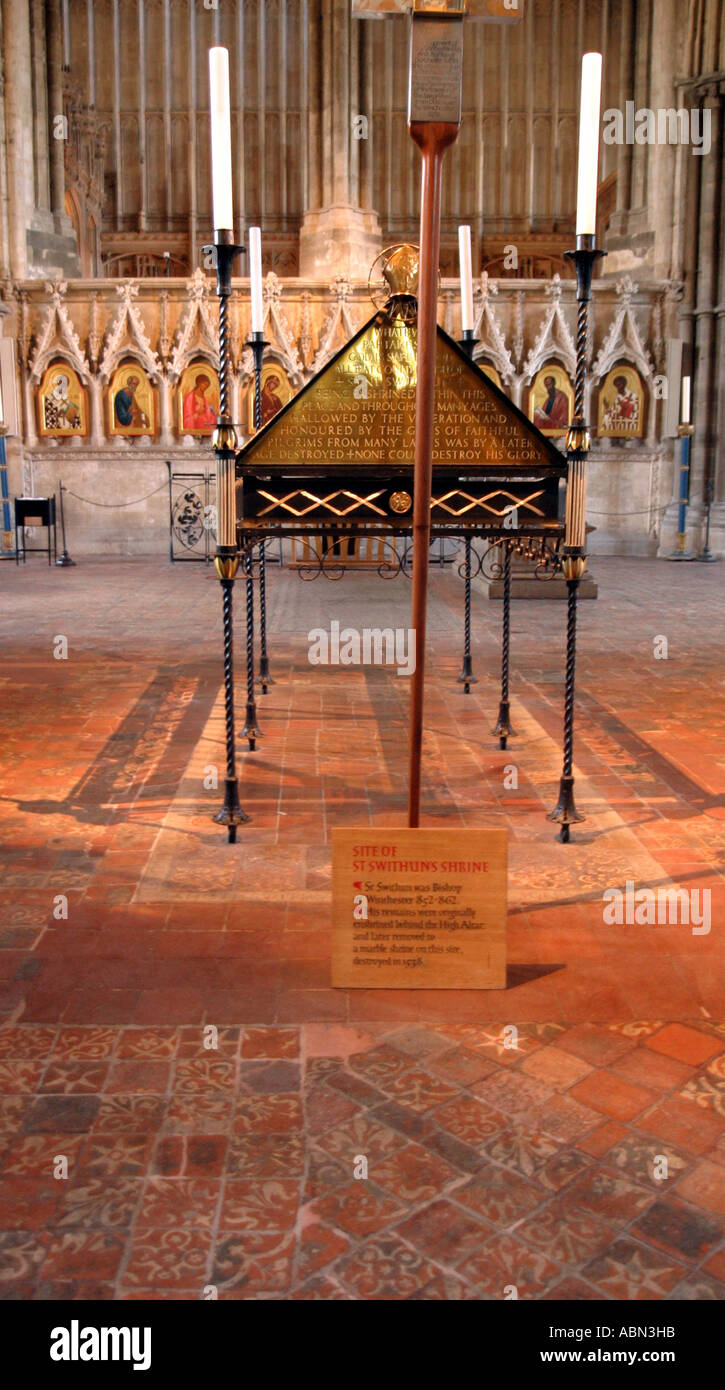 Old minster winchester hi-res stock photography and images - Alamy