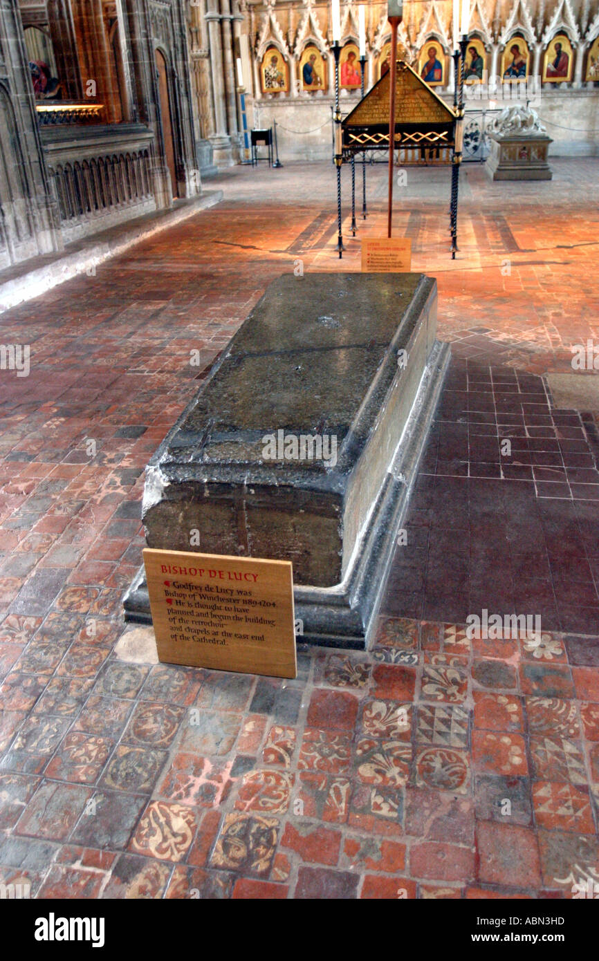Old minster winchester hi-res stock photography and images - Alamy