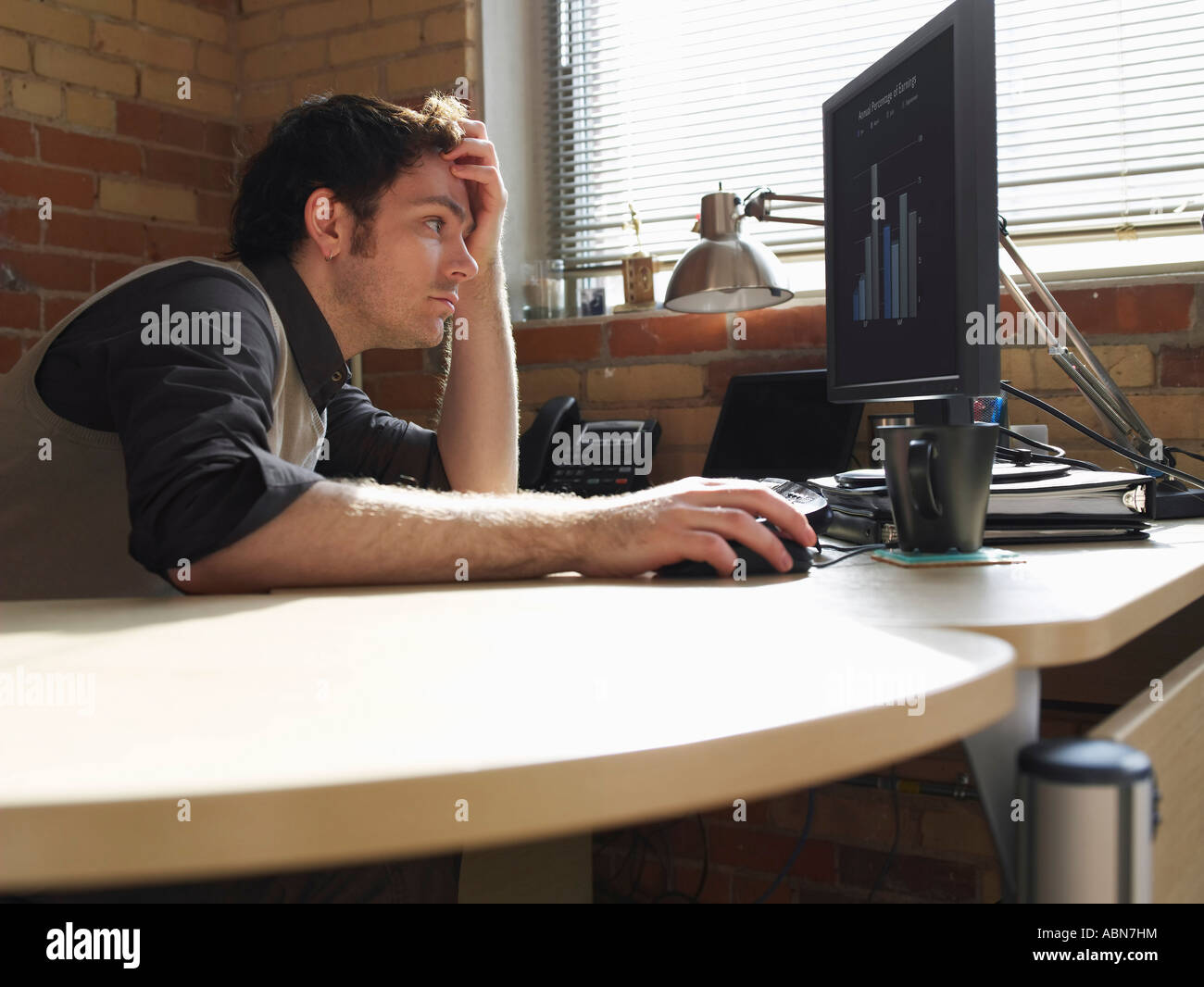 Face confused old man computer hi-res stock photography and images - Alamy