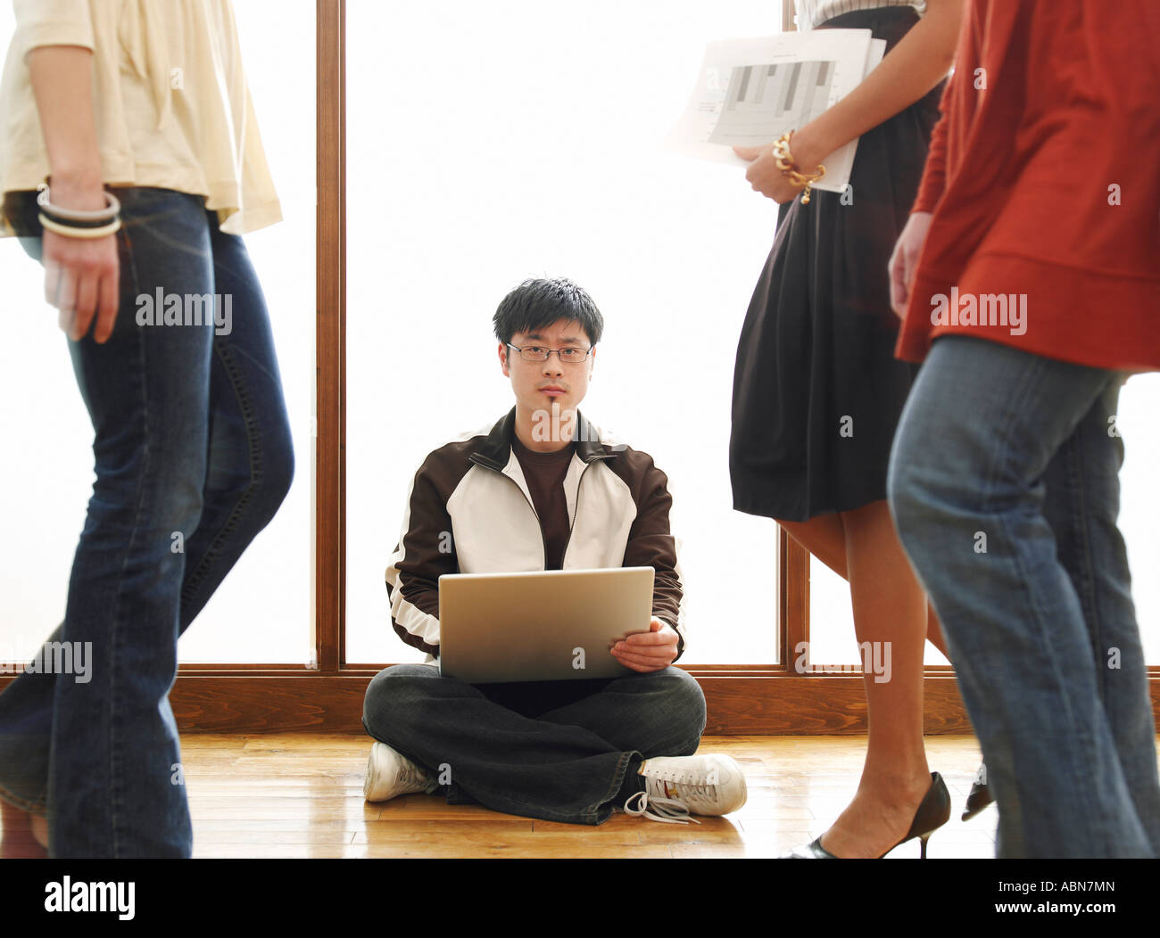 People sitting on side walk hi-res stock photography and images - Alamy