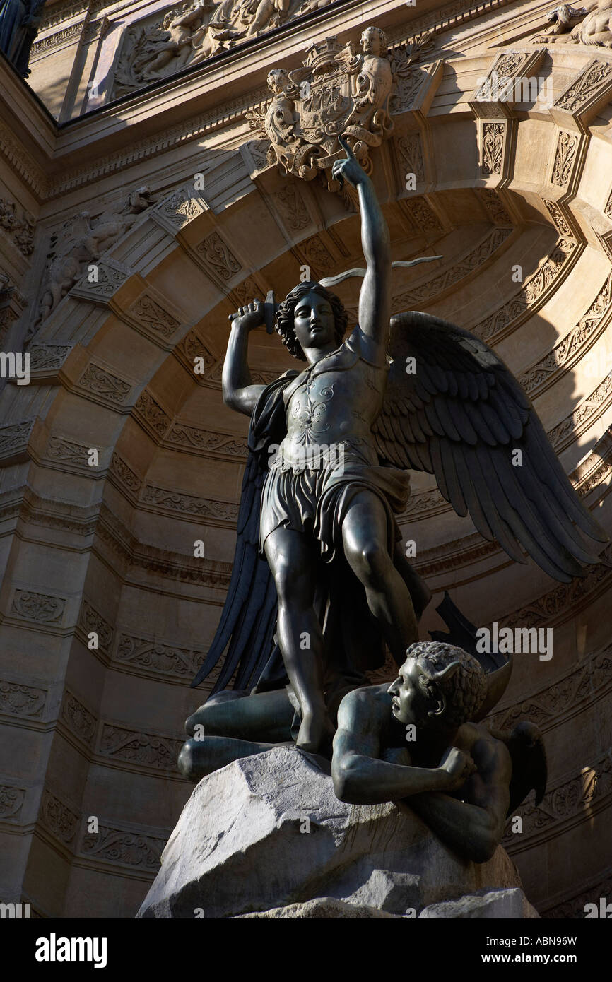 Angel parisian traditional hi-res stock photography and images - Alamy