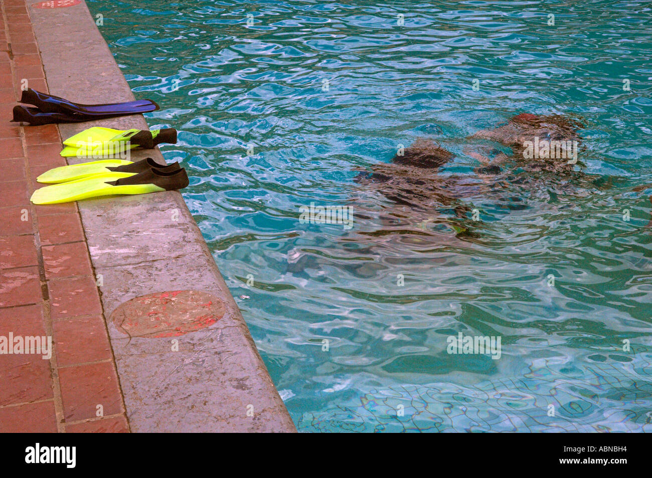 Diving underwater men aquatic hi-res stock photography and images - Alamy