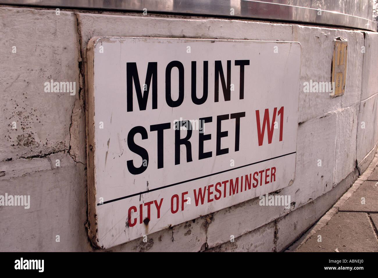 Mount street mayfair sign hi-res stock photography and images - Alamy