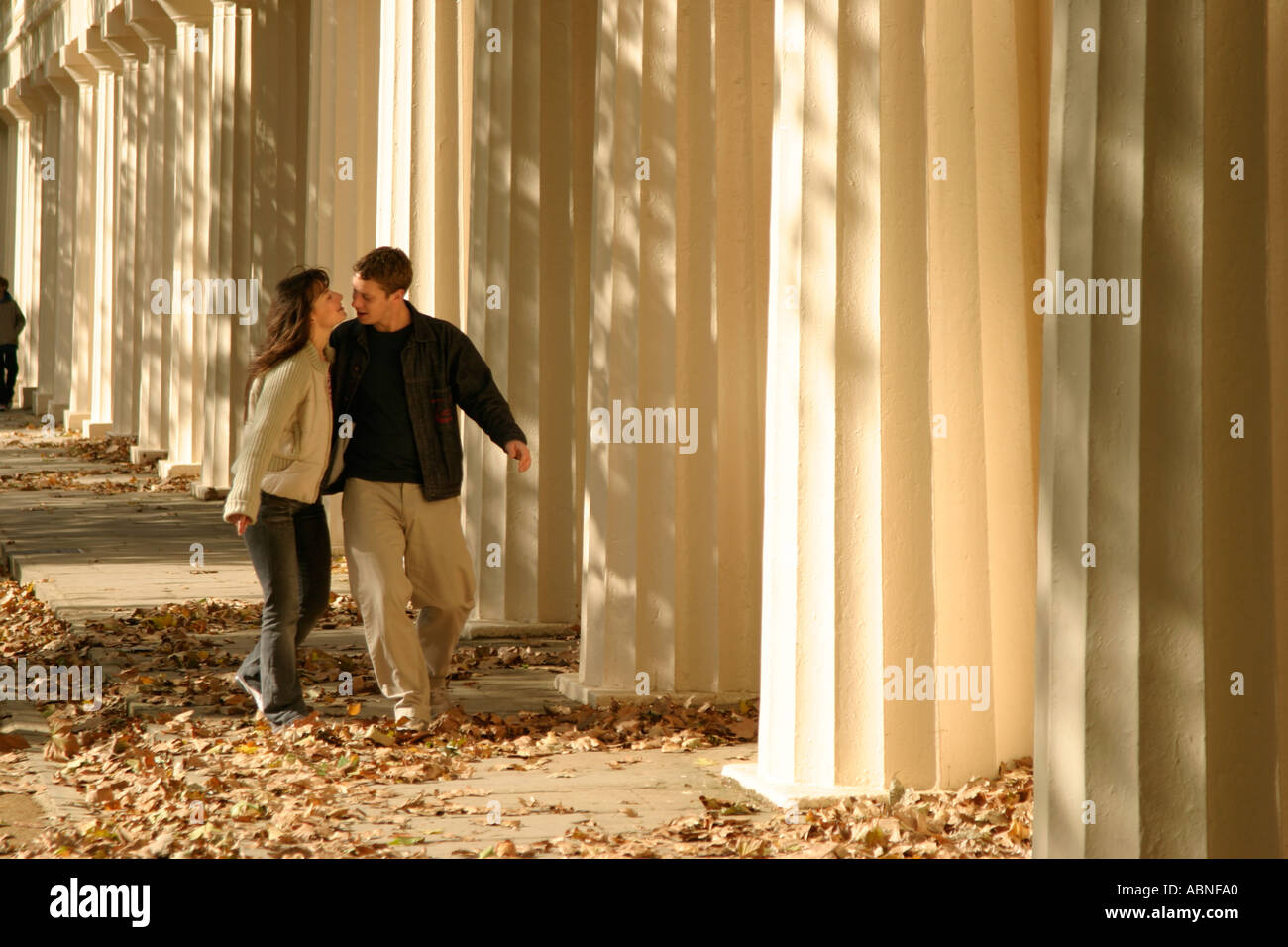 Romantic couple in london hi-res stock photography and images - Alamy