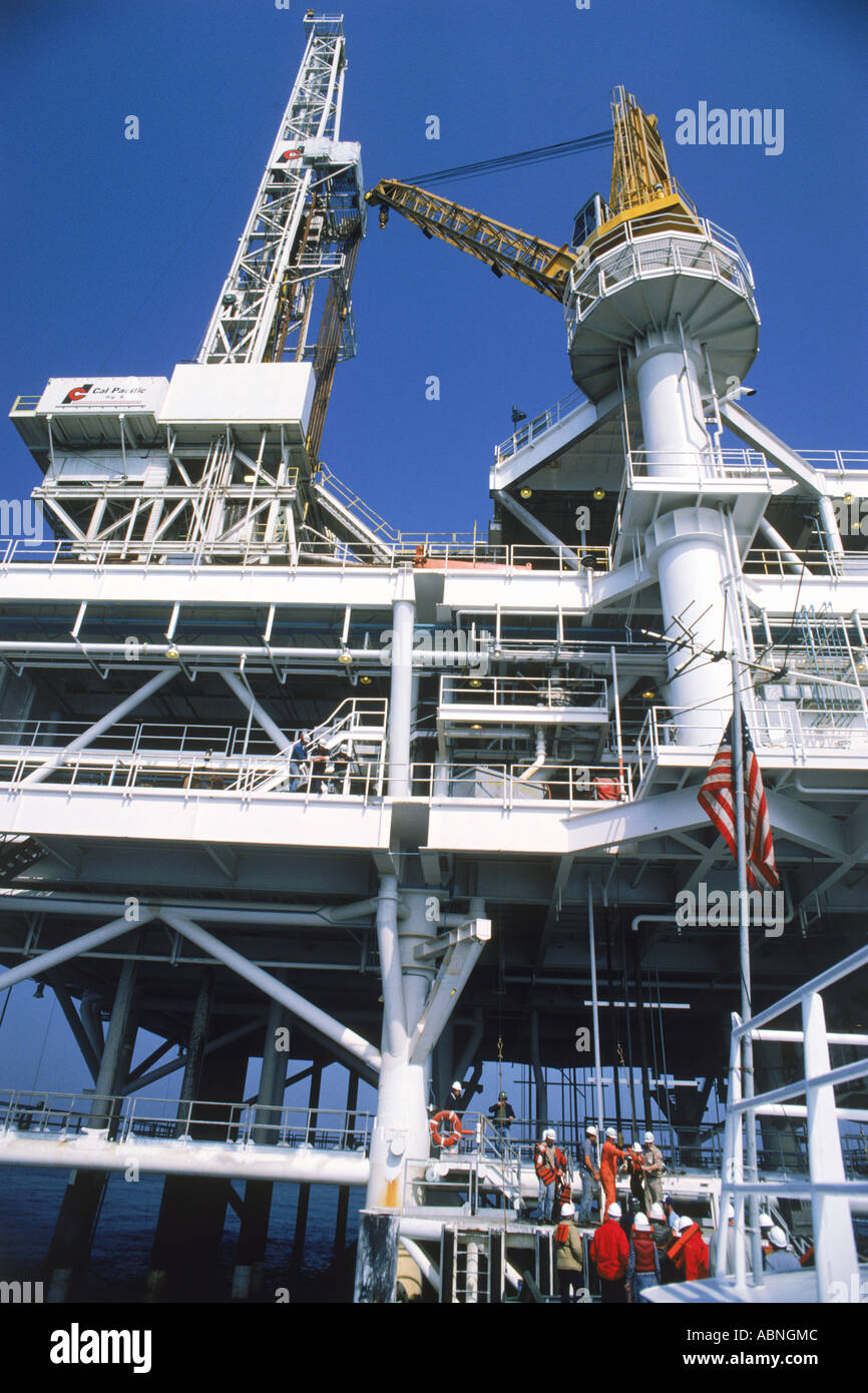 Oil rig workers north sea hi-res stock photography and images - Alamy