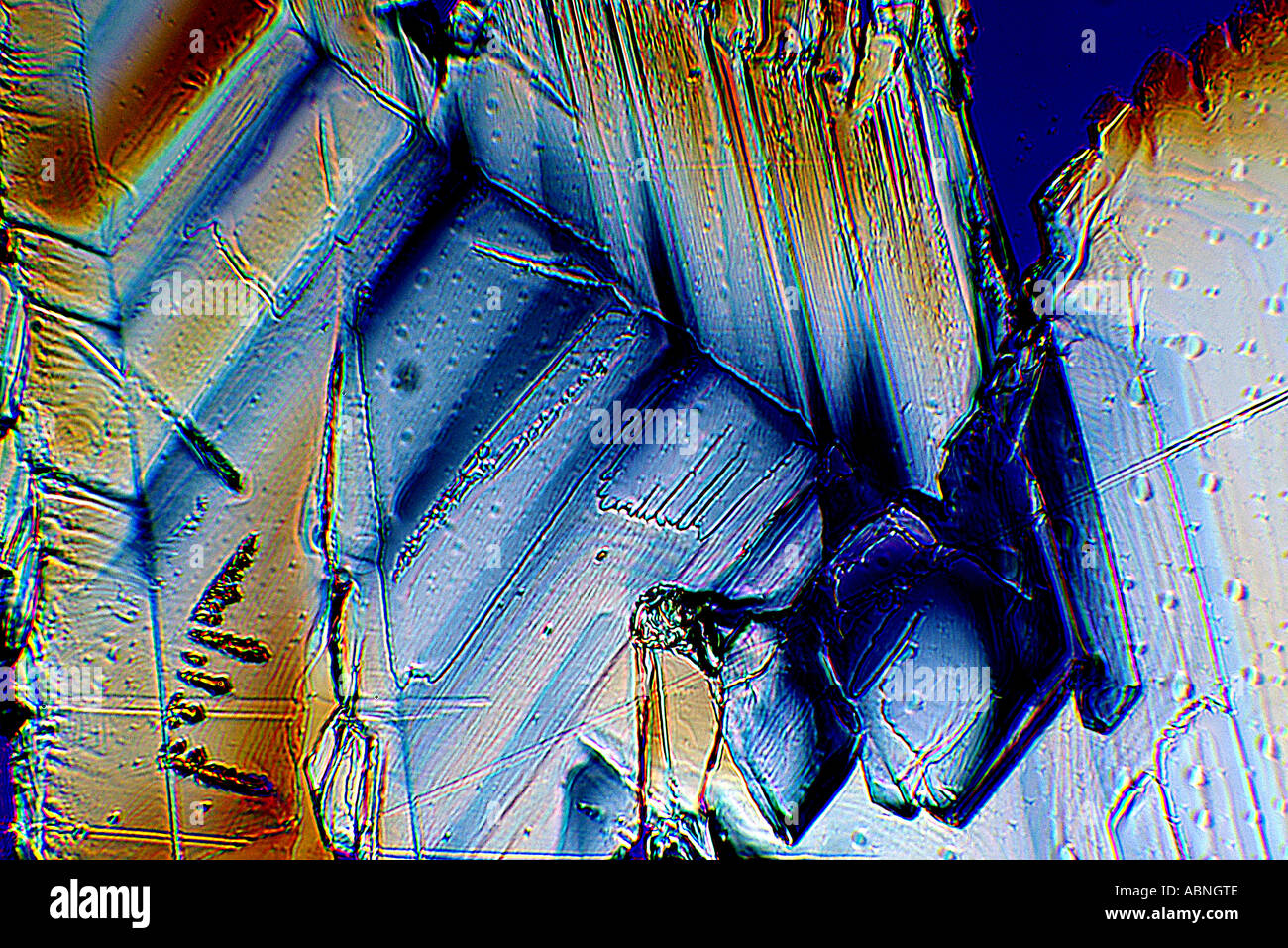 Crystals of hexachlorethane at 100X Stock Photo - Alamy