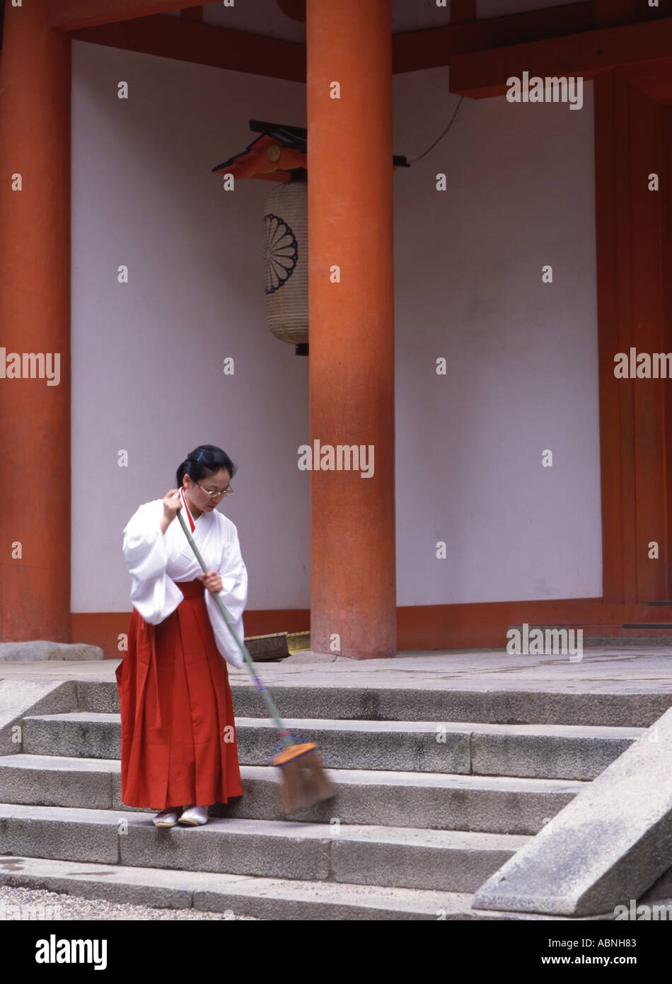 Miko japanese shrine hi-res stock photography and images - Alamy