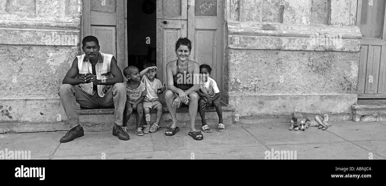 Havana cuba family home hi-res stock photography and images - Alamy